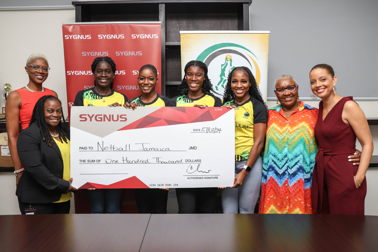 Sygnus lends support to Sunshine Girls to the tune of J$100,000 ...